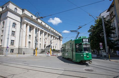 유명한 정의 의 궁전 법원 건물 소피아 의 법원 앞에서 정체불명의 사람들 건물 외관에 대한 스톡 사진 및 기타 이미지 건물 외관 건축 궁전 Istock