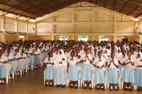 MKURUGENZI MKUU WA MAMLAKA YA ELIMU TANZANIA AZUNGUMZA NA WANAFUNZI