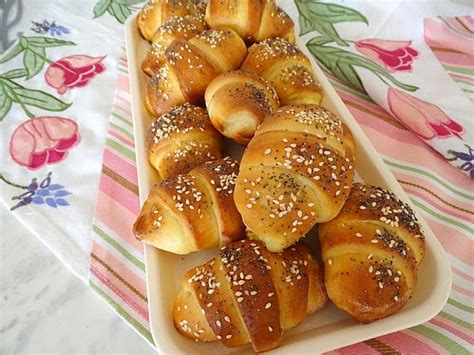 Памук Кифлички Рецепта за Вкусни Хрумки Пайки със Сусам