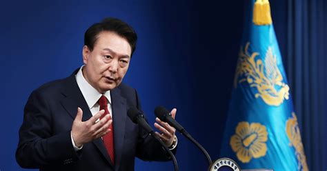 尹대통령 지지율 24 “취임 2주년 기준 제6공화국 출범 후 역대 최저”
