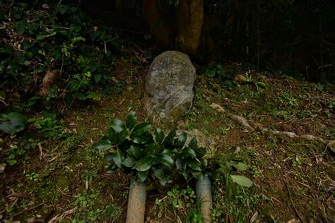 イタリアンレストランの前に祀られる庚申塔 福岡県古賀市米多比 日々の楽しいをみつけるブログ