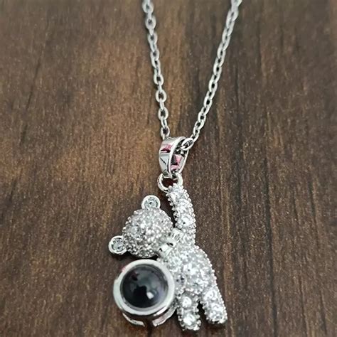 خرید و قیمت گردنبند تلسکوپی عروسک خرسی الماسی استیل رنگ ثابت تضمینی در چشمی این گردنبند به صد