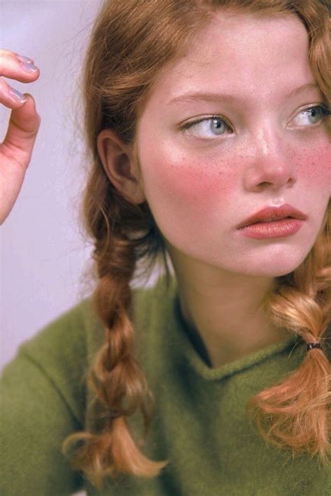 Rosy Cheeks Visage De Femme Idée Maquillage Visages Féminins