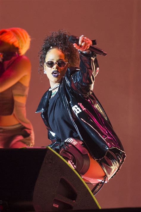 Rihanna Performs At V Festival At Hylands Park In Chelmsford 08202016