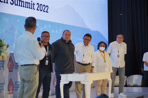 4th Indonesia Fintech Summit Di Bali Luhut 74 Ribu Desa Bisa