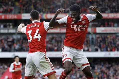 Huge Concern For Arsenal As Star Player Suffers Injury Scare During