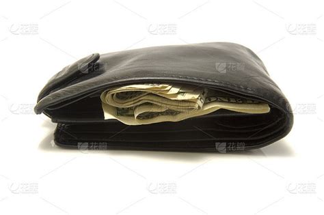 装满现金的皮夹。