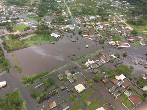 Chuva Forte Deixa Famílias Desalojadas Em Guaratuba Agência Estadual