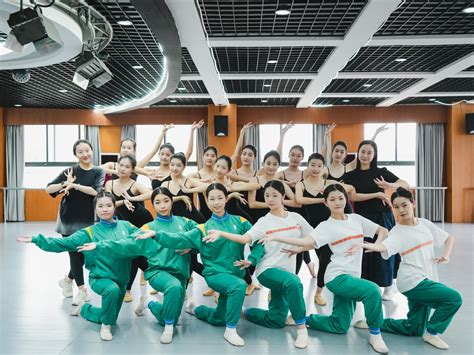 手拉手一起走！光明高级中学与澳门圣若瑟教区中学开展结对交流活动财经头条