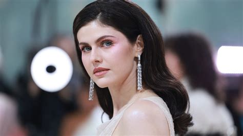 Alexandra Daddario Posed Butt Naked And Its Sending Fans Wild