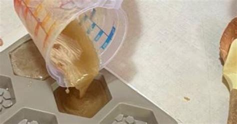 صناعة صابون مع الاطفال صابونة زيت ورشة