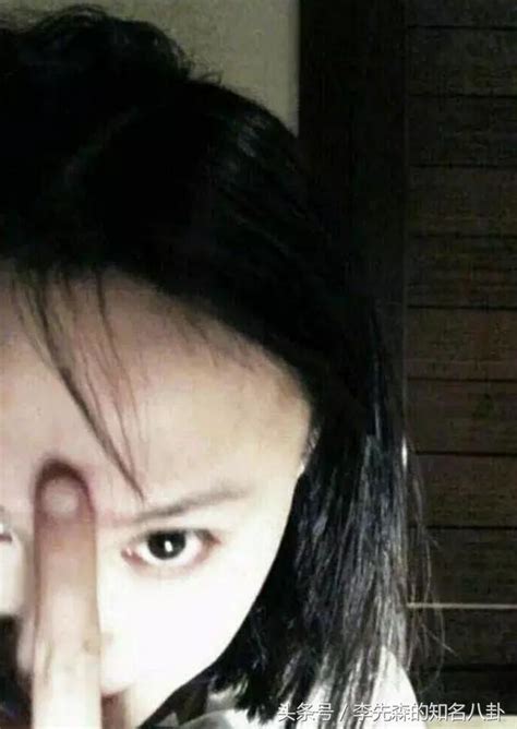 鄭爽純素顏直播擠痘痘，夜半驚悚、放飛自我，網友太嚇人 每日頭條