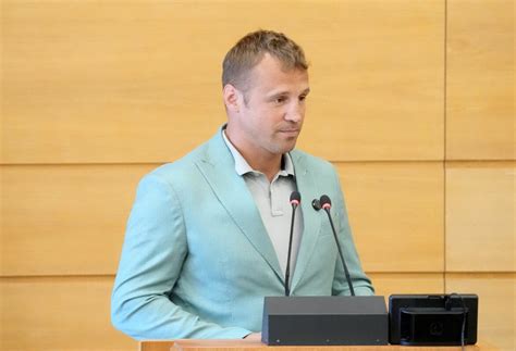 Mairis Briedis Sašutis Slimnīcā Cilvēki Stundām Gaida Neatliekamo Palīdzību