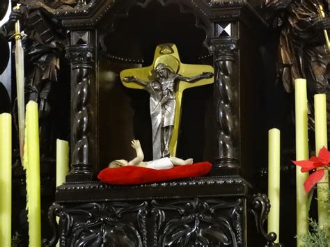 Capturador de Imágenes Entraron en la casa y vieron al niño con María