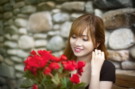 무료 이미지 사람 식물 소녀 여자 사진술 꽃 초상화 봄 빨간 어린이 레이디 드레스 눈 피부 아름다움