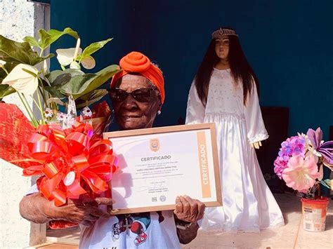 Dona Tita matriarca da comunidade quilombola Morro Santo Antônio é homenageada pela Polícia