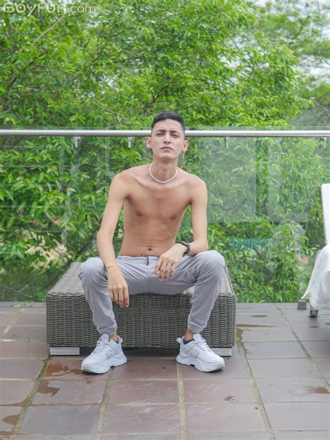 Send Young Man Eithan Dawson Poses Topless Before Jerking Off In The Nude