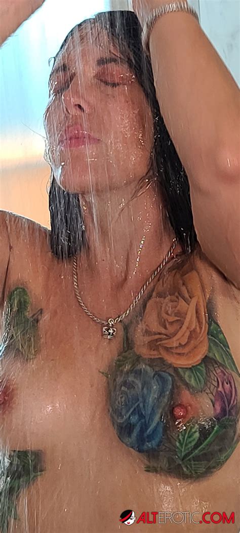 Marie Bossette Reveals Pierced Cunt In The Shower 16 Photos