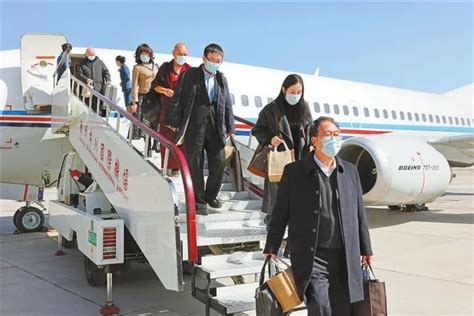 住甘全国政协委员返回兰州澎湃号·政务澎湃新闻 The Paper