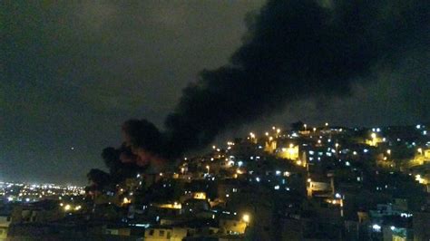 Rímac Incendio de grandes proporciones se viene produciendo fábrica de
