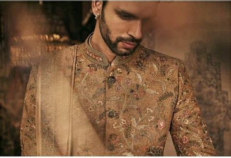 Pin Van Hasim Ansari Op Sherwani