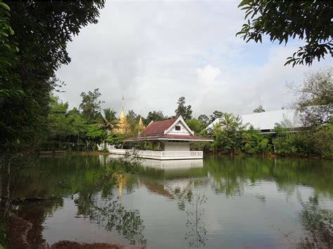 ศาลากลางน้ำ