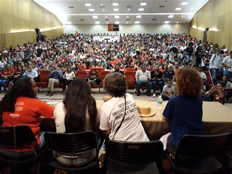 Mais De Um Milhão Vão às Ruas Em Defesa Da Educação E Contra A Reforma