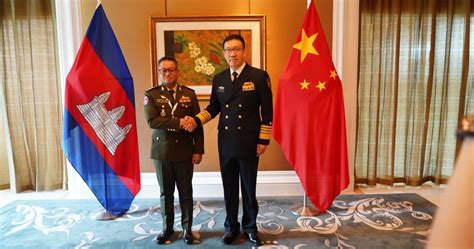 នាយឧត្តមសេនីយ៍ ទៀ សីហា ជួបប្រជុំទ្វេភាគីជាមួយរដ្ឋមន្ត្រីក្រសួងការពារជាតិចិន ក្រសួងព័ត៌មាន