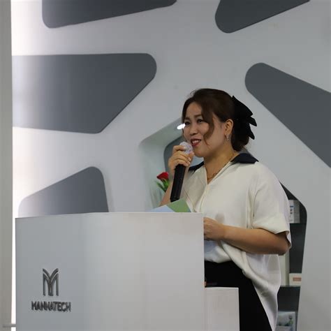 중년이 되고보니 별다른게 없습니다 여전히 예쁘고 사랑스러운 것에 약합니다 여전히 사랑받고 사랑하고 싶습니다 설레임으로 살아간다는