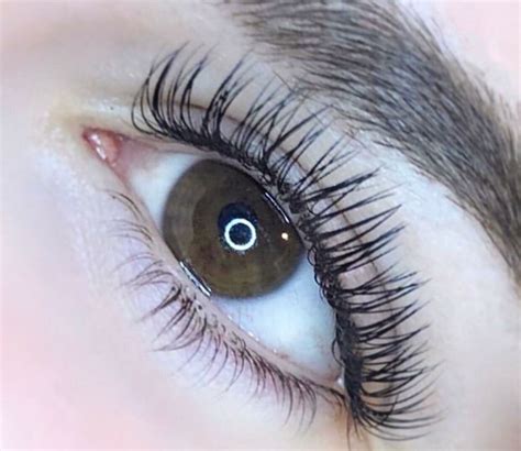 Extensiones de pestañas en Cali Biuti Spa de Cejas y Pestañas