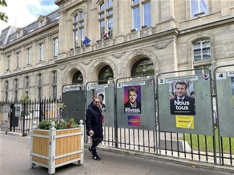 Präsidentschaftswahl in Frankreich Emmanuel Macron und Le Pen gehen in