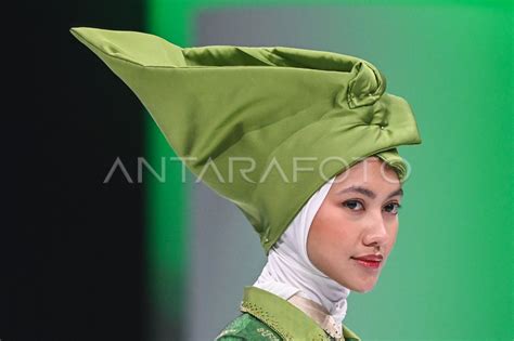 Hari Ketiga Indonesia Fashion Week 2024 Antara Foto