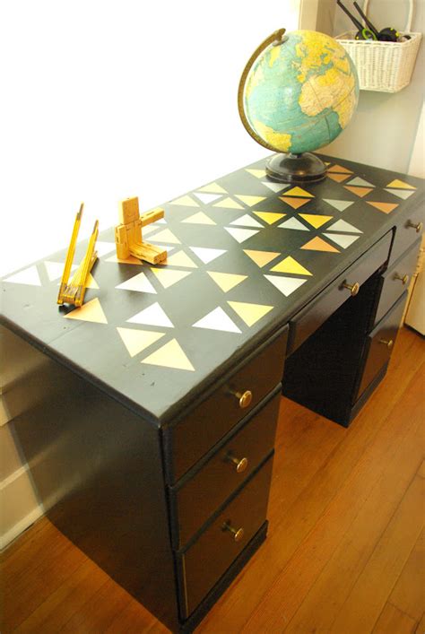 Metallic Triangle Desk Oleander Palm