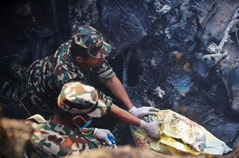 Tragedia en Nepal un pasajero grabó el momento antes de que el avión cayera Perfil