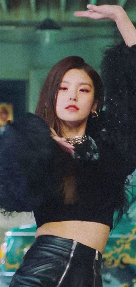 Yeji Itzy Wannabe Wallpaper