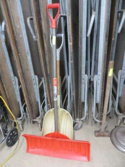 Plastic Scoop Shovel And Snow Shovel Lambrecht Auction Inc
