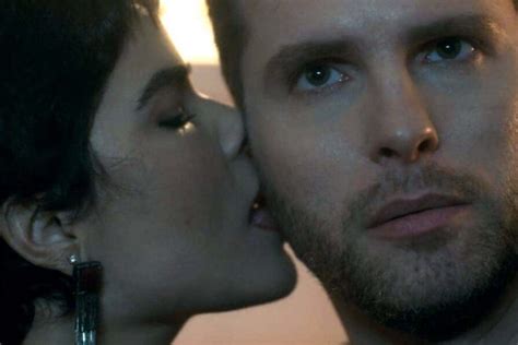 Vai Feder Grande Segredo De Caíque é Exposto E Deixa Leonor Sem Saber Como Agir Em Travessia