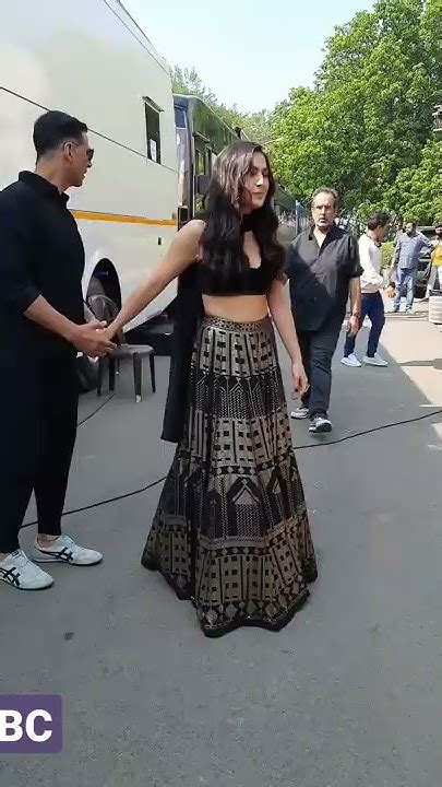 Akshay Kumar And Sara Ali Khan Snapped At Filmcity Youtube