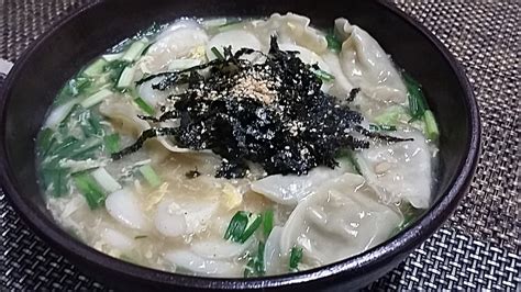 간단히 끓이는 만두국