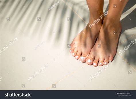 Dark Skin Feet 5 592 Images Photos Et Images Vectorielles De Stock
