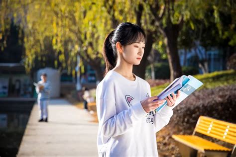 秋日正好书香正浓