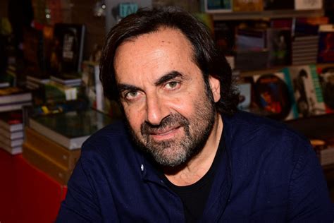 Photo Exclusif André Manoukian Dédicace Son Livre Sur Les Routes