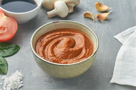 Qué es y cómo se hace la salmorreta la base del sofrito imprescindible para tus arroces y
