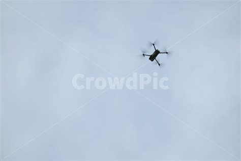 드론 무인비행기 하늘 비행 로우뷰 사진이미지일러스트캘리그라피 Lhg작가