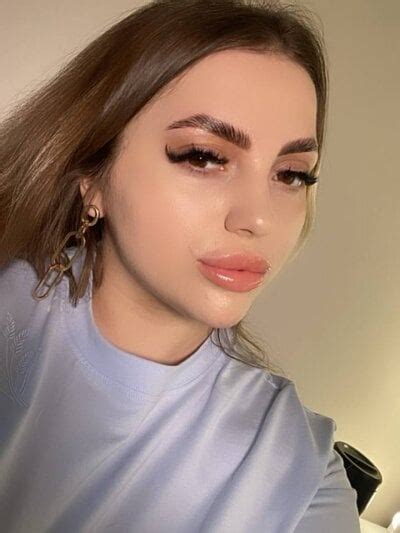 Silveyhot Stripchat Webcam Model Profile And Free Live Sex Show