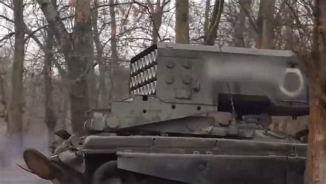 瓦格纳离巴赫穆特中心12公里，乌军组织反攻 救护车运送弹药兵员凤凰网视频凤凰网