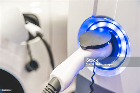 전기 자동차 충전 스테이션 시스템입니다 고급 하이브리드 자동차에 대 한 Ev 연료입니다 현대 자동차 자동차 기술 청정 에너지