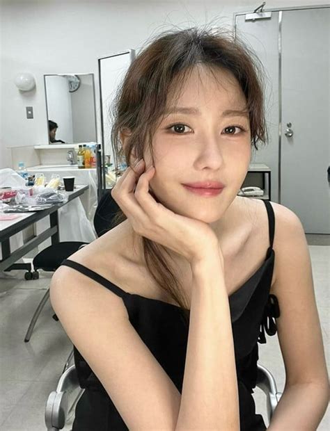 랩 때려박던 그 언니 맞나요이지아 언제 그랬냐는 듯 새초롬 텐아시아