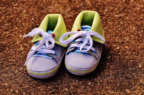 Jakie są najlepsze buty do nauki chodzenia dla dzieci Jan Sklep z