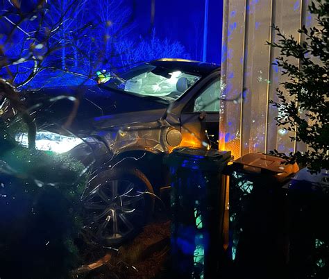 Tønsberg Ulykker Og Hendelser Einar Og Maria Våknet Brått Da Bilen Dundret Inn I Husveggen